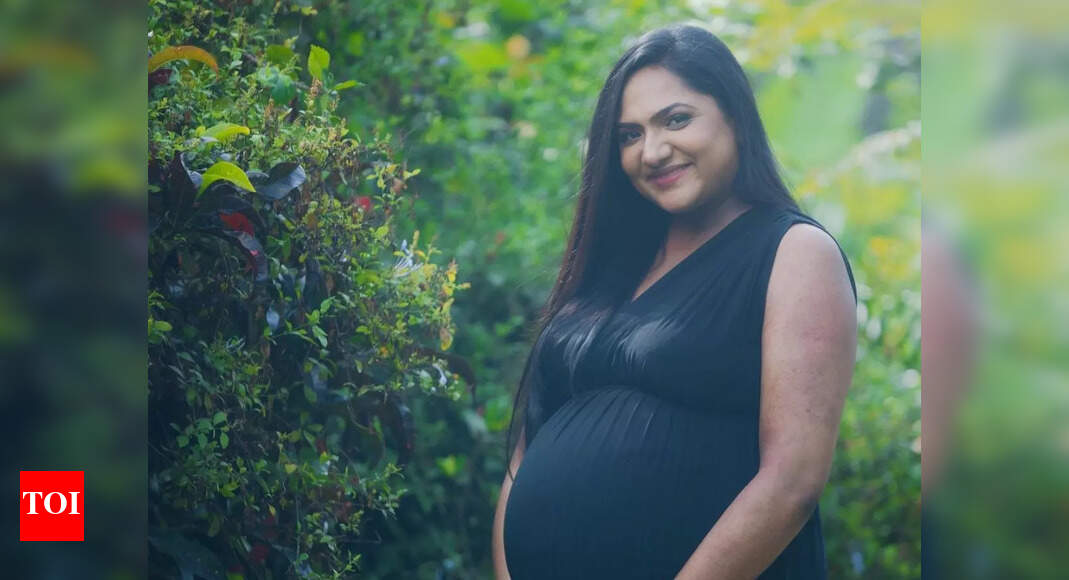 Manasa Joshi radiates pregnancy glow in these pictures from her baby ...