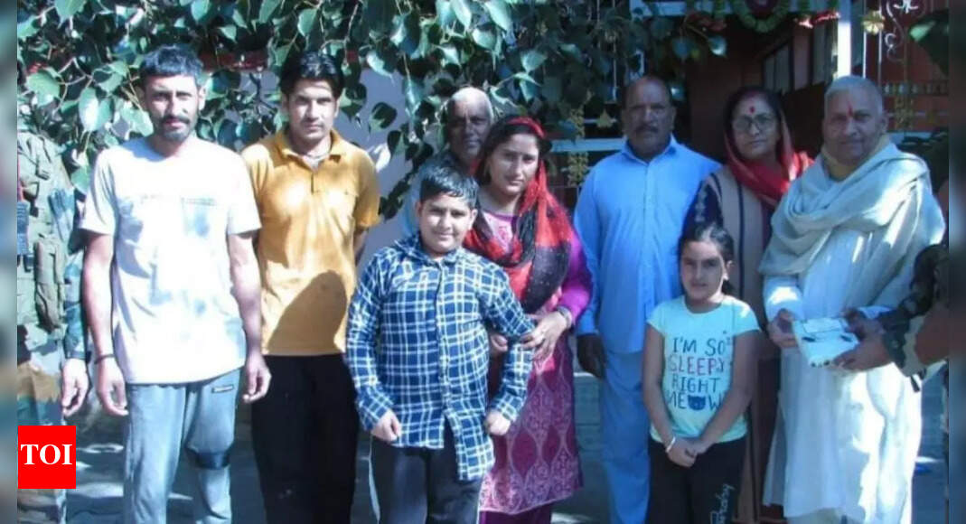 Jammu and Kashmir: Army celebrates Diwali with locals in Poonch | Jammu ...