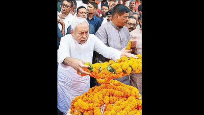 Bihar CM Nitish Kumar, others pay tributes to CPI leader Kedar Nath ...