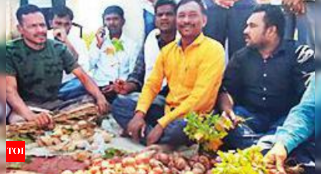Diwali: Aurangabad: Farmers spend their Diwali in crematorium ...