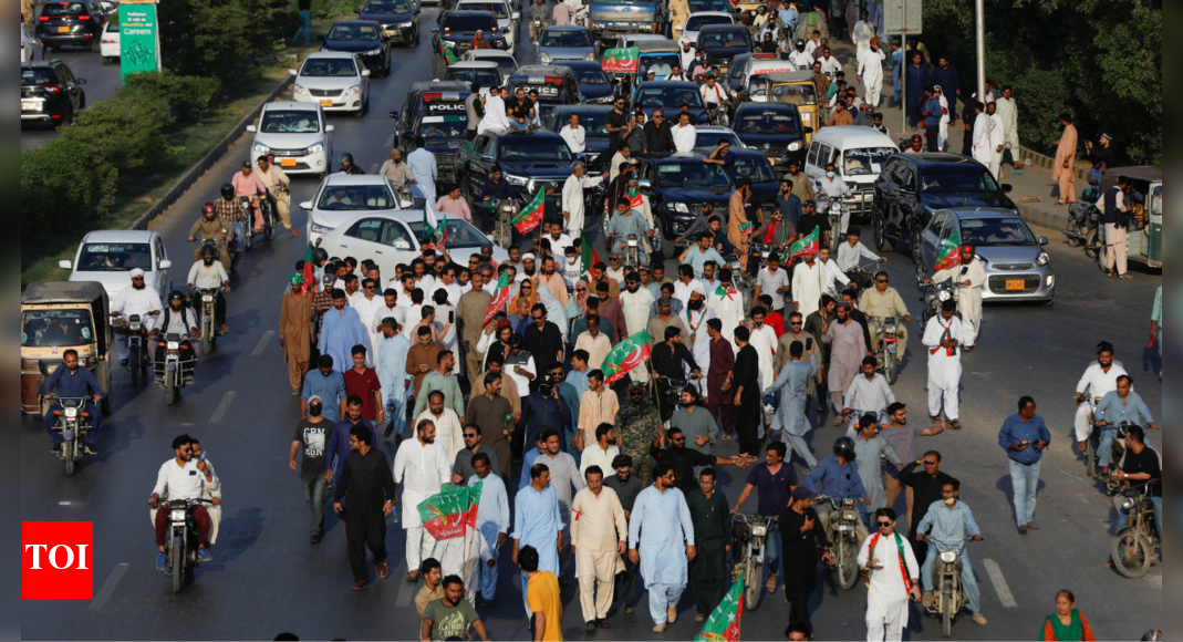 Pakistan: Imran Khan times long march to corner Shehbaz Sharif govt ...