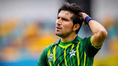 T20 World Cup: Wasim, Shadab shine as Pakistan restrict Zimbabwe to 130 ...