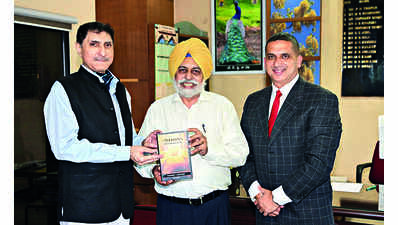 Pau Vc Gosal: Irs Officer Meets Pau Vc Gosal | Ludhiana News - Times of ...