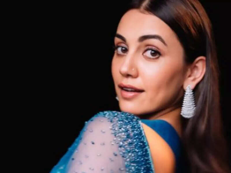 Video! Esha Kansara pulls off her saree look in style | Gujarati Movie ...