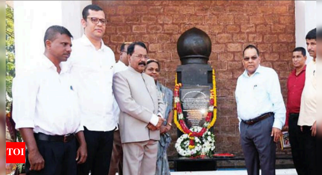 Governor: Those holding govt positions have a duty to serve the people ...