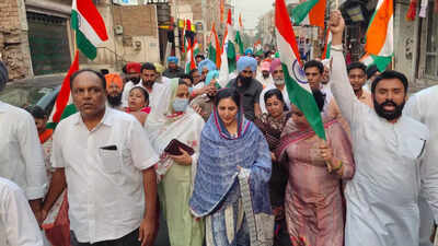 Punjab Congress president Raja Warring’s wife leads Tiranga Yatra in ...