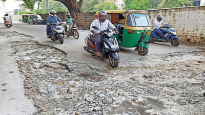 Bengaluru: Pothole leaves woman biker injured | Bengaluru News - Times ...