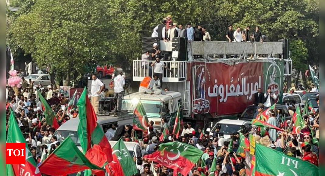 Imran Khan quashes rumours about abandoning long march - Times of India