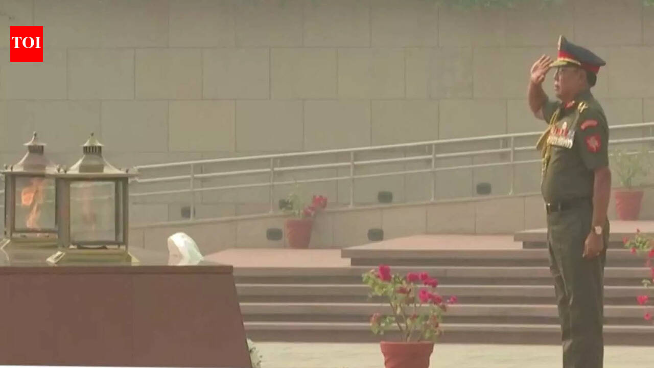 Royal Bhutan Army’s Lt General Batoo Tshering lays wreath at National ...