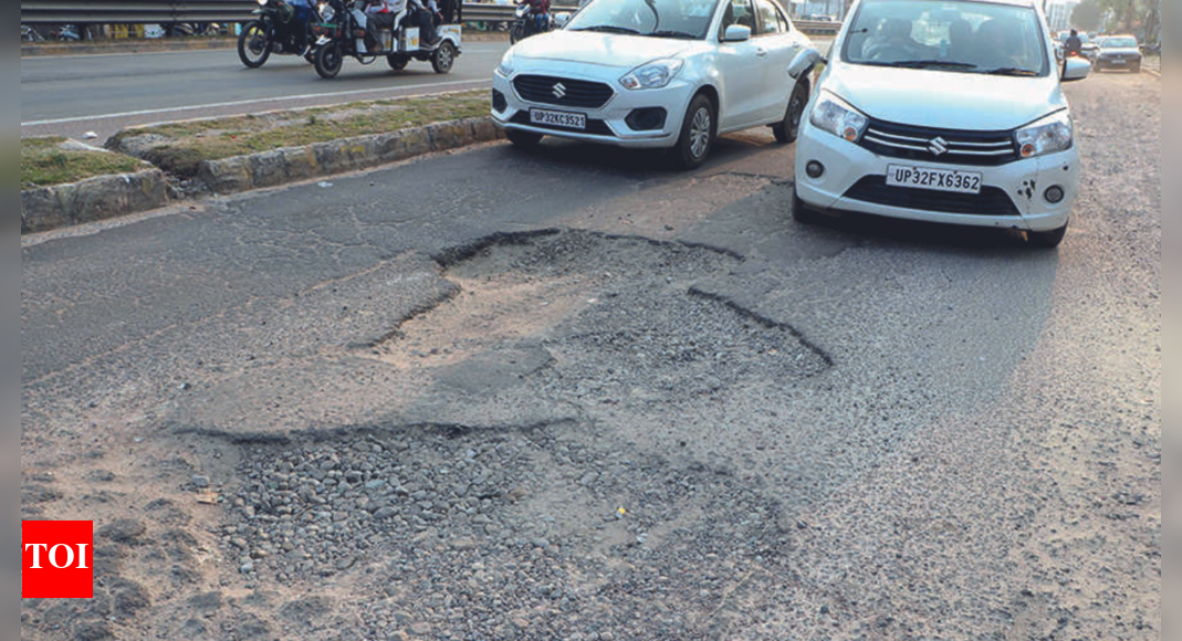 Chinhat: Lucknow: Stepping out on roads in Chinhat, Matiyari areas a ...