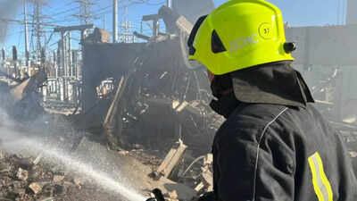 Kyiv prepares 1,000 heating points as Russia attacks energy ...