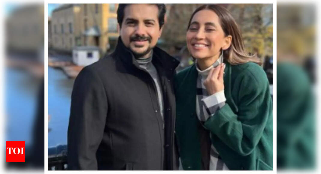 Pushkar Jog and Anusha Dandekar kick-starts shooting for 'Baap Manus' in London; See pics ...