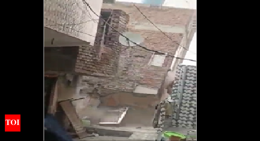 Ghaziabad: Three-storey building collapses due to digging work by ... Ghaziabad: Three-storey building collapses due to digging work by ...