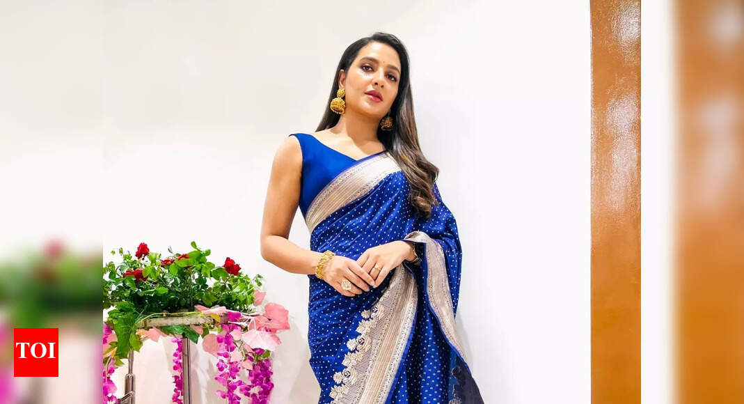 Actress Subhashree Ganguly turns a year older; enjoys a cosy ...