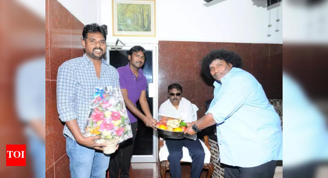 Yogi Babu meets veteran actor Vijayakant; the latter has a hearty laugh ...