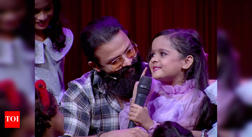 'Oru Chiri Iru Chiri Bumper Chiri' completes 400 episodes; Jayasurya to ...