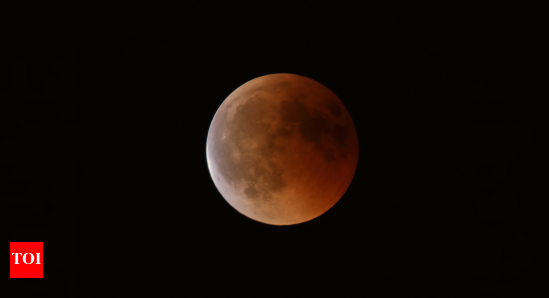 Chandra Grahan 2022: These zodiac signs will be worst affected by Lunar ...