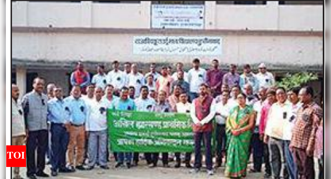 Jharkhand: Teachers threaten indefinite agitation over pay anomalies | Ranchi News - Times of India