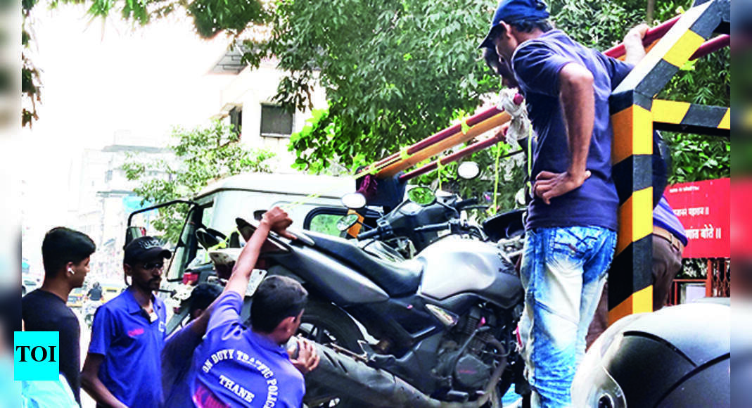 City Cops Begin Towing Illegally Parked Vehicles | Thane News - Times ...