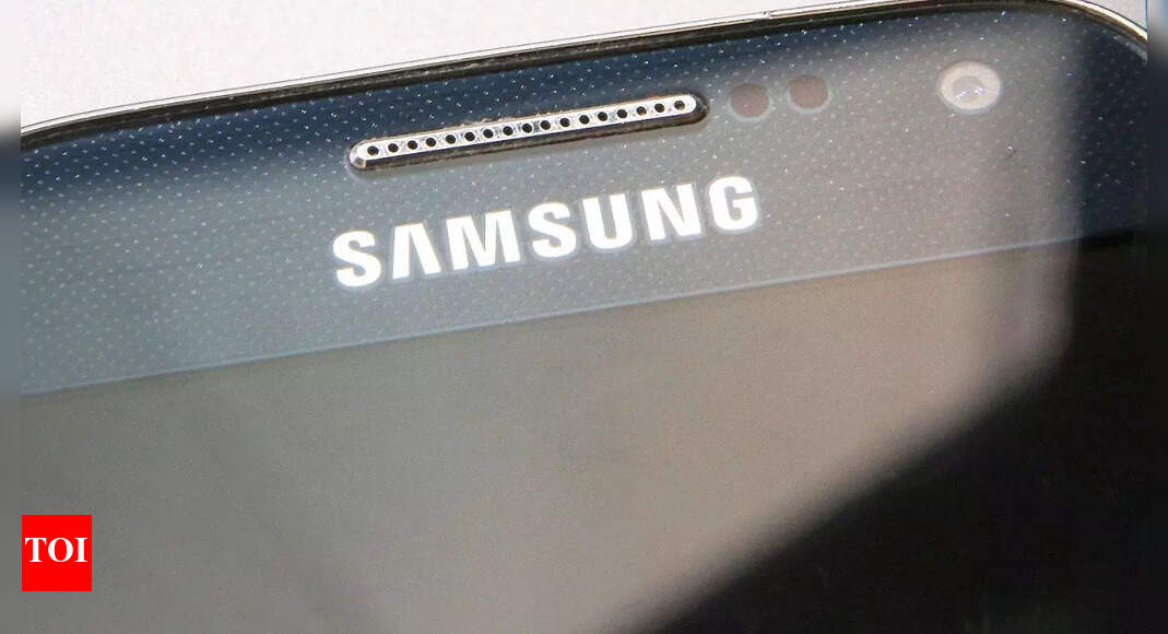 Samsung Sees 14 000 Crore Festive Mobile Sales Times Of India News