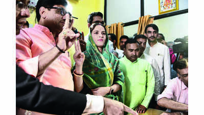 Jmc Greater: It’s Bjp’s Rashmi Saini Vs Cong’s Hema Singhania In Jmc ...