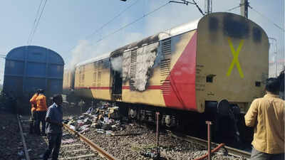 Parcel van of Shalimar Express catches fire at Nashik Road railway ...