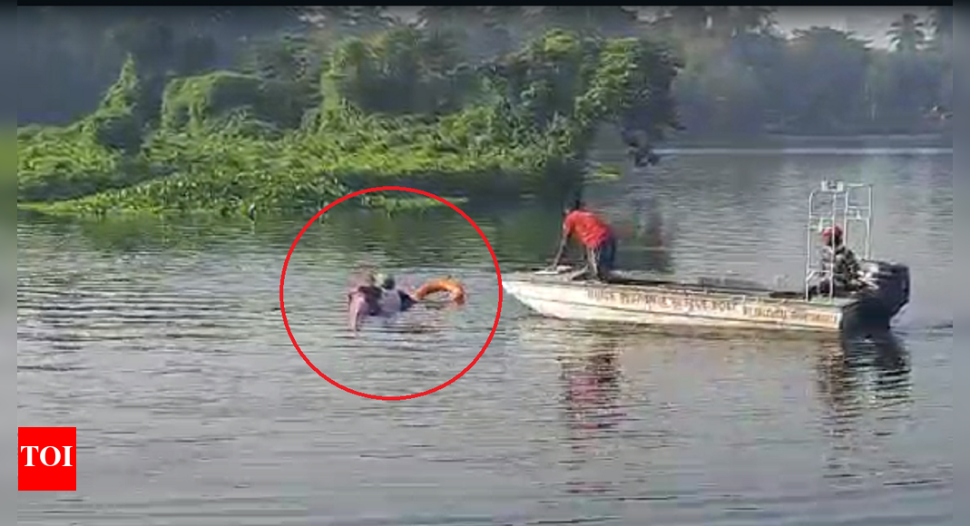 Kolkata: Rowing boat overturns at Rabindra Sarobar, rower rescued ...