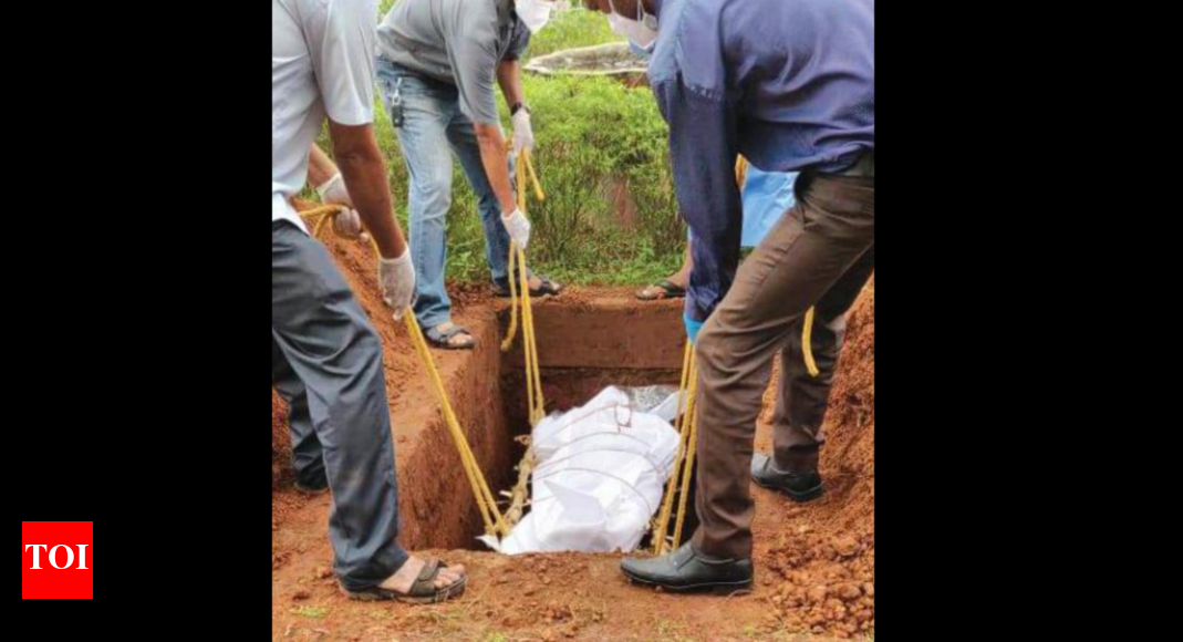 Setting green burial trend, some Goans shun coffins for shrouds | Goa ...