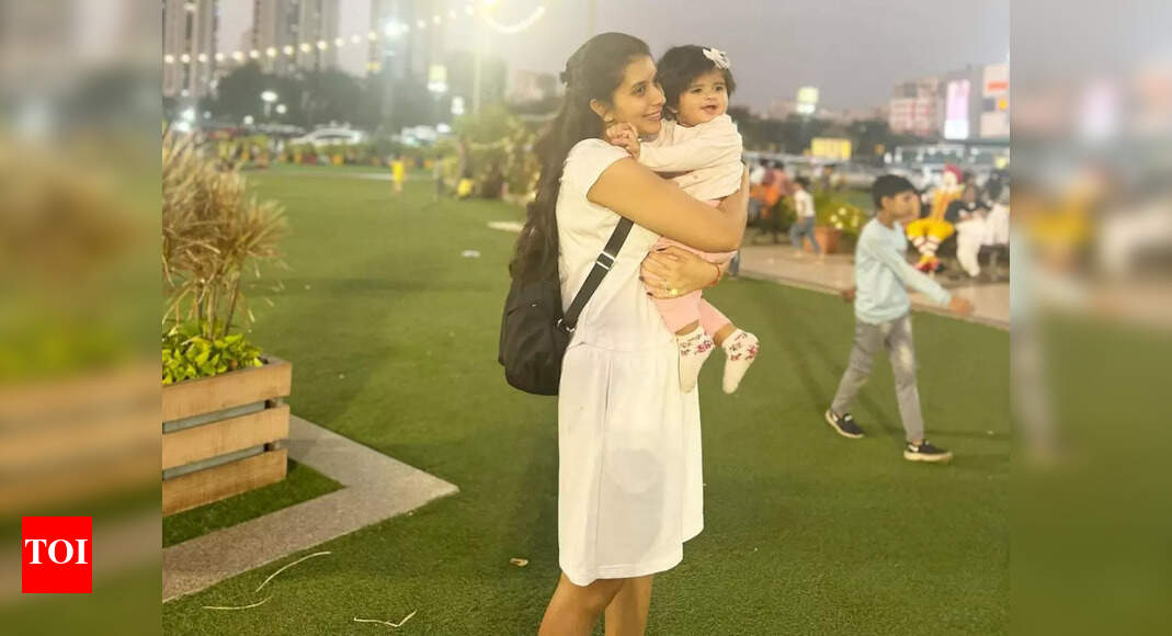 Charu Asopa spends happy moments with daughter Ziana Sen amid bitter ...