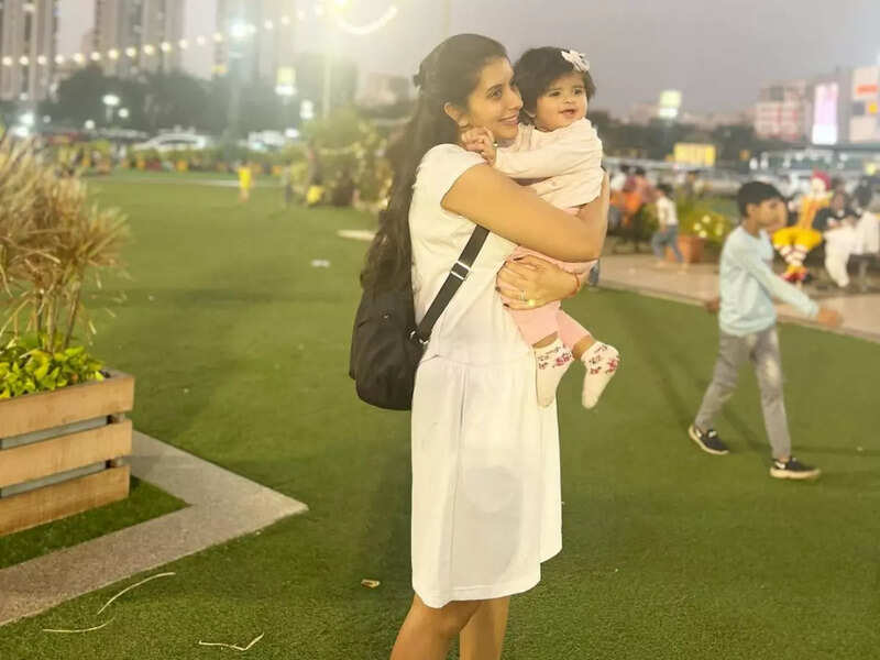 Charu Asopa spends happy moments with daughter Ziana Sen amid bitter ...