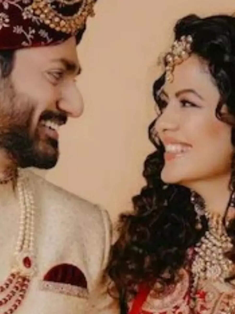 Love story of newly weds Palak Muchhal & Mithoon | Times of India