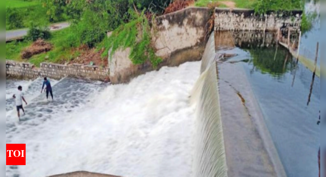 Tanks in Chennai, neighbouring districts getting filled up | Chennai News - Times of India