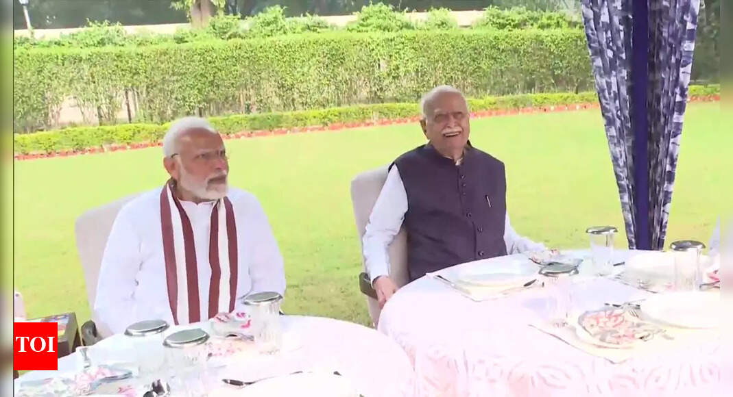 PM Narendra Modi visits LK Advani, greets him on his birthday | India News - Times of India