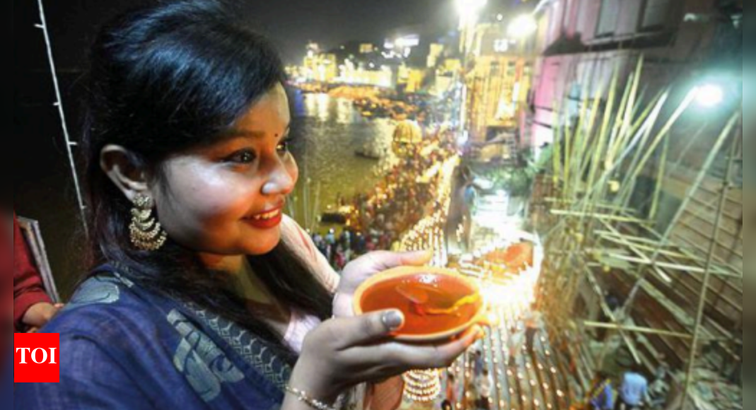 Varanasi: Shiva’s bode lights up to welcome gods | Varanasi News ...