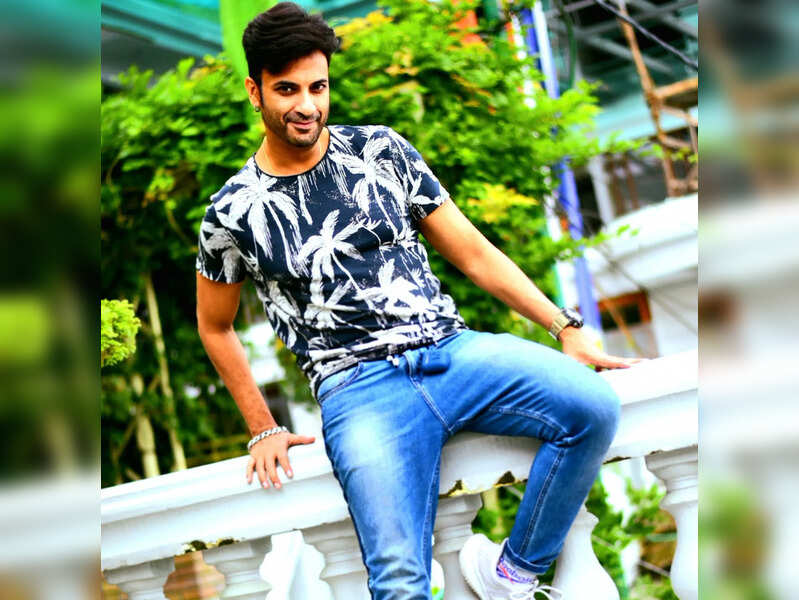 Samrat Mukherji wins Best Actor award for ‘Ujjhyo’ | Bengali Movie News ...