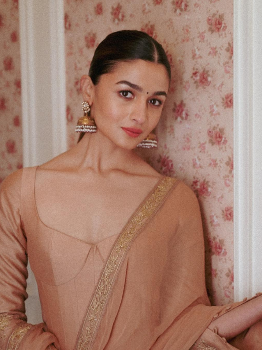 Celeb-approved kurta sets for Gurdwara visit on Gurpurab | Zoom TV