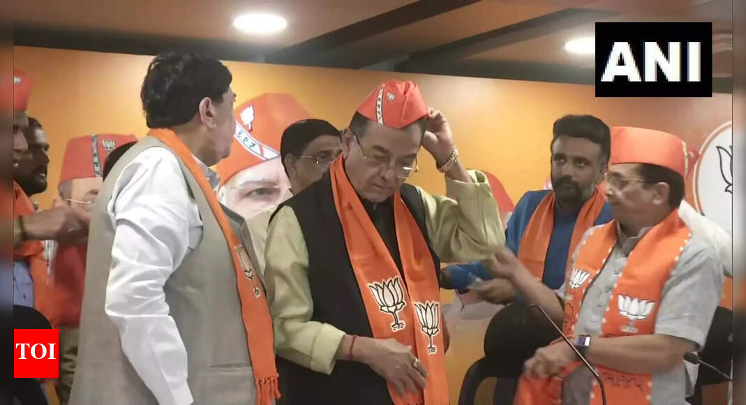 Gujarat Congress leader Mohansinh Rathva quits party, joins BJP ...