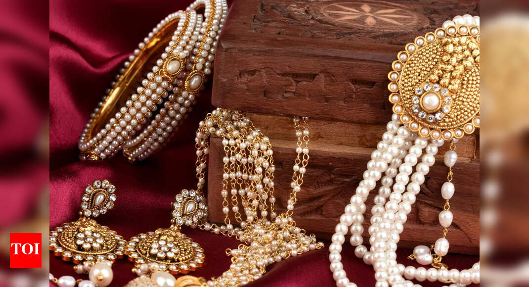 The innovation in pearl jewellery - Times of India