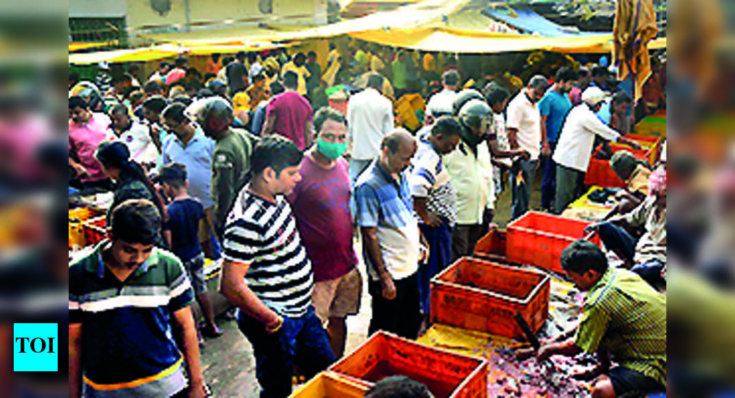 Chhadkhai: Customer Rush At Non-veg Markets On Chhadkhai | Bhubaneswar ...
