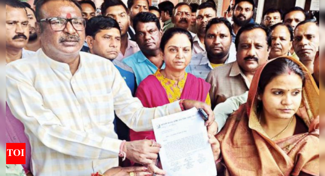 Jaipur: JMC-H staff protest order to oust deputy chief over a notice ...