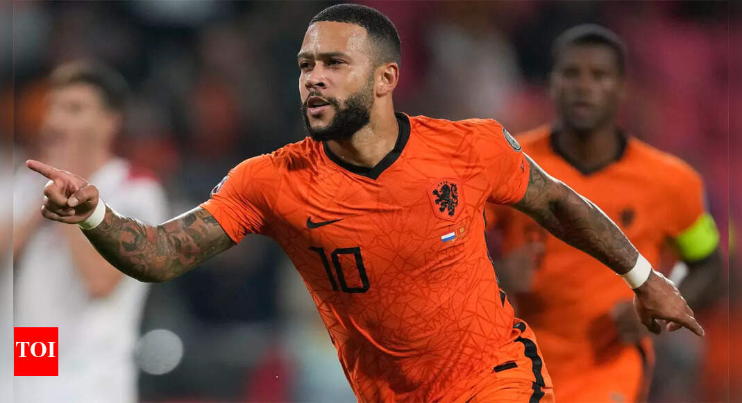 Injured Depay and teenager Simons picked for Dutch World Cup squad | Football News - Times of India