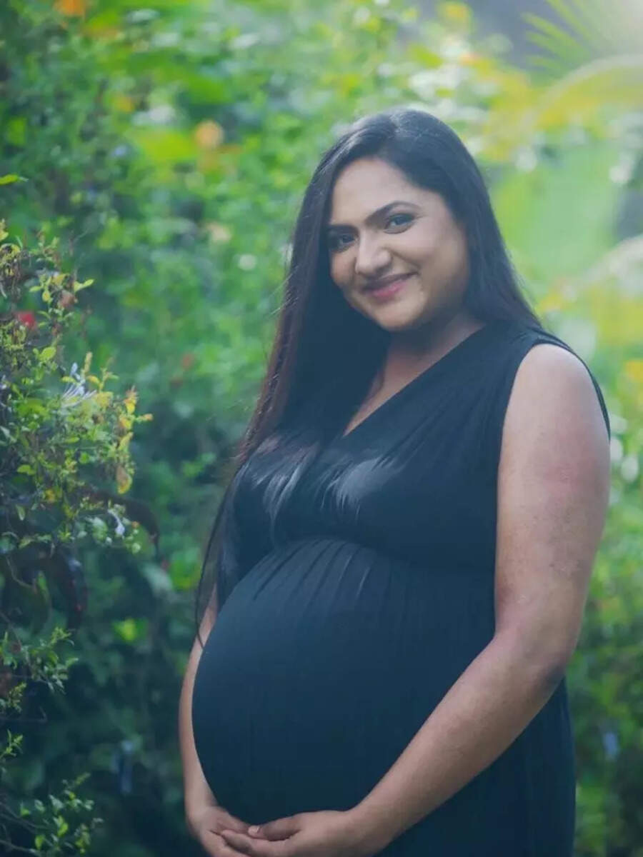 Manasa Joshi's uber-cool maternity photoshoot | Times of India