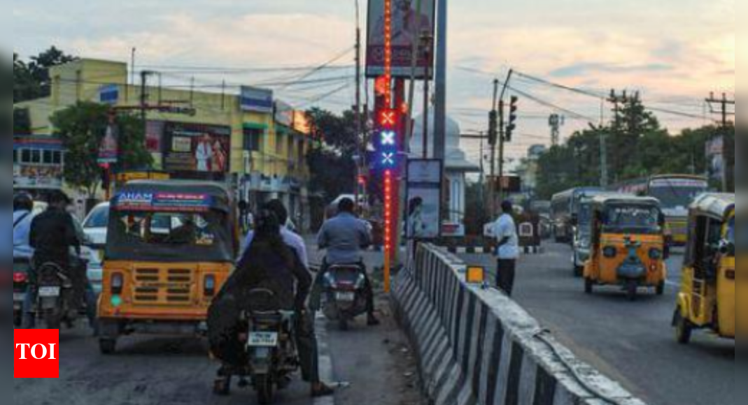 Trichy: Traffic Blinkers Distract Motorists In Trichy | Trichy News ...