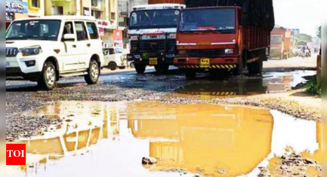 Pune: Residents spend 2 hours to cover 5km on Chakan roads | Pune News ...
