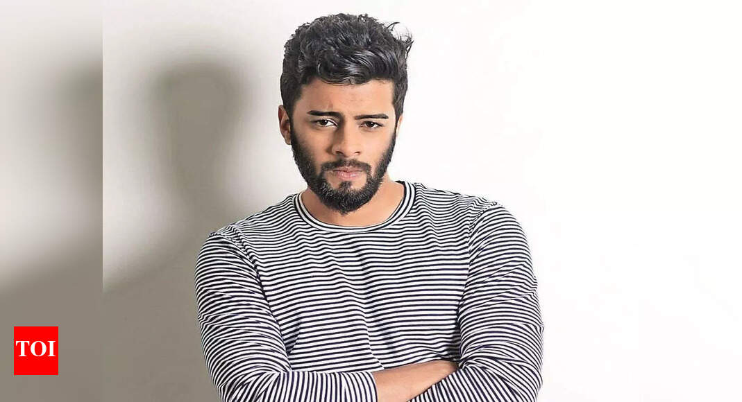 Abhishek das completes eight years in the Kannada entertainment ...