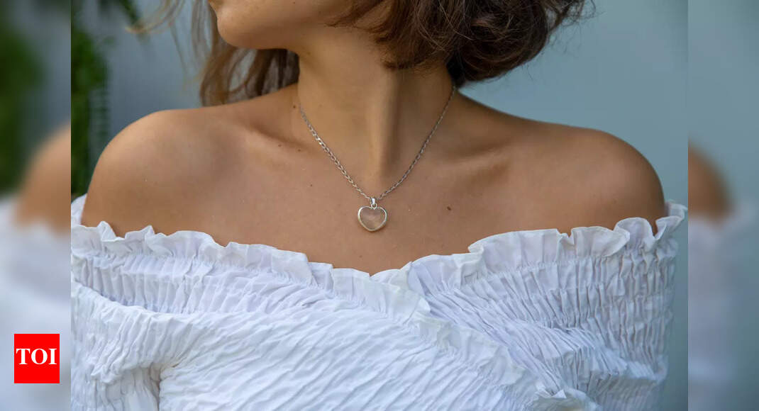 A minimalist’s guide to perfect jewellery for office - Times of India