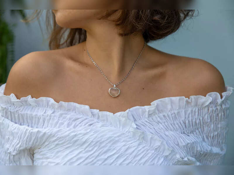 A minimalist’s guide to perfect jewellery for office - Times of India