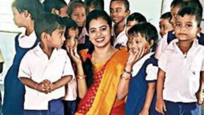 Anganwadi Worker Makes Learning Fun For Pre-schoolers | Bhubaneswar ...