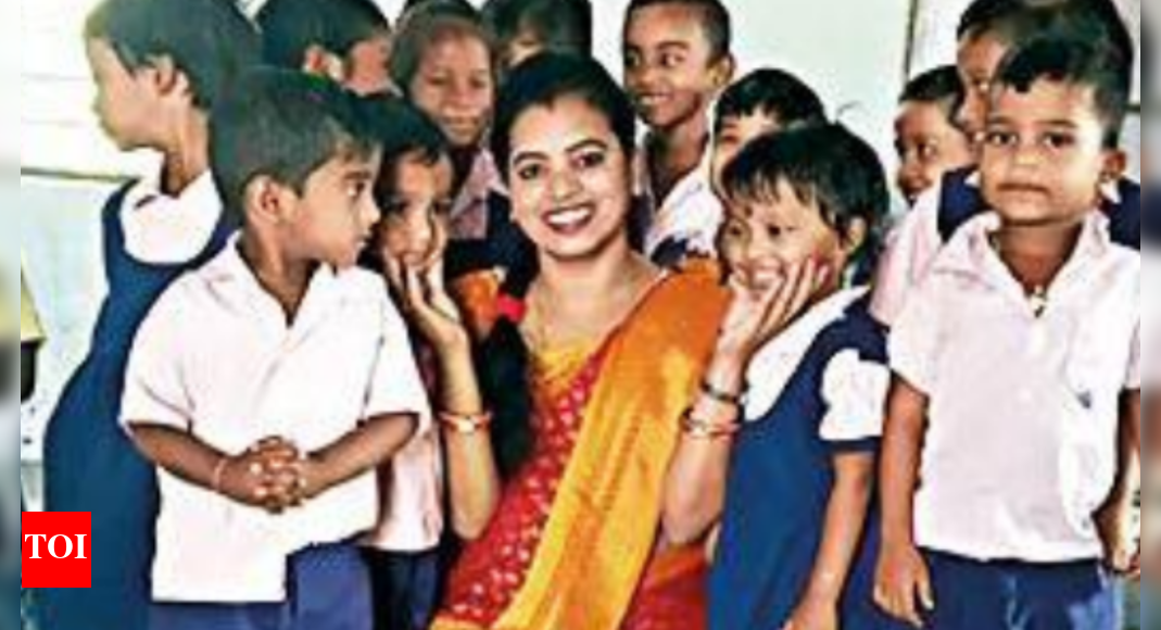 Anganwadi Worker Makes Learning Fun For Pre-schoolers | Bhubaneswar ...