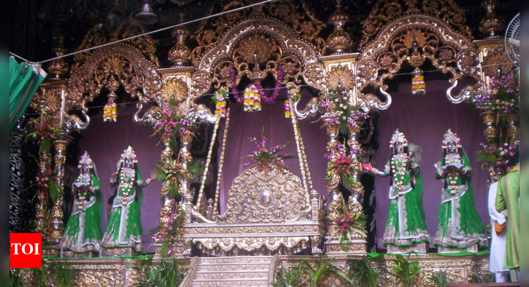 Mathura court extends darshan timings at Banke Bihari temple | Agra ...